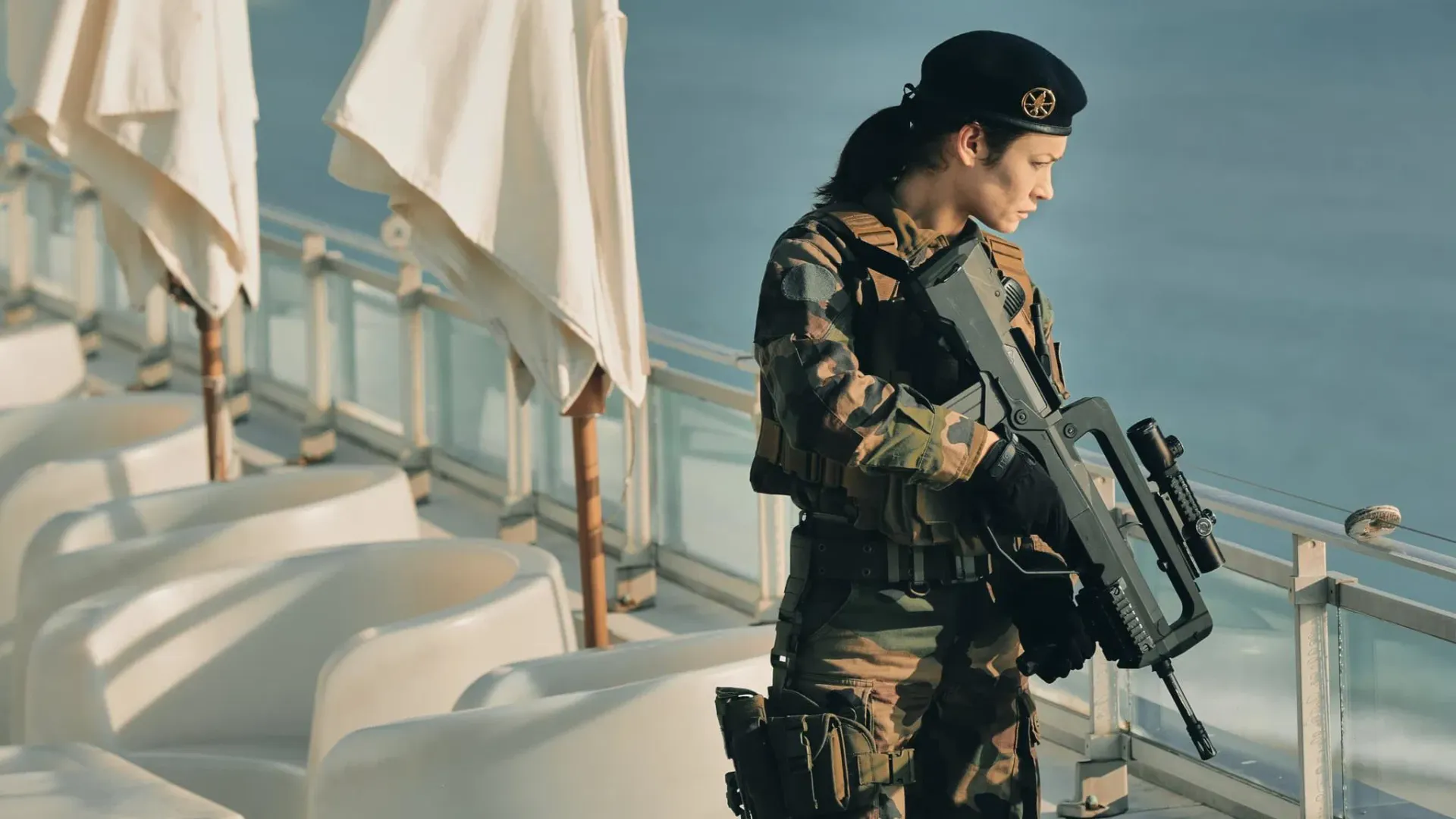 Phim Nữ Quân Nhân HD Vietsub - Sentinelle - RoPhim